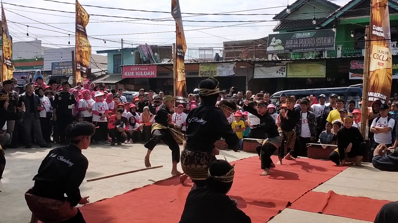 Pencak silat Sunda - YouTube