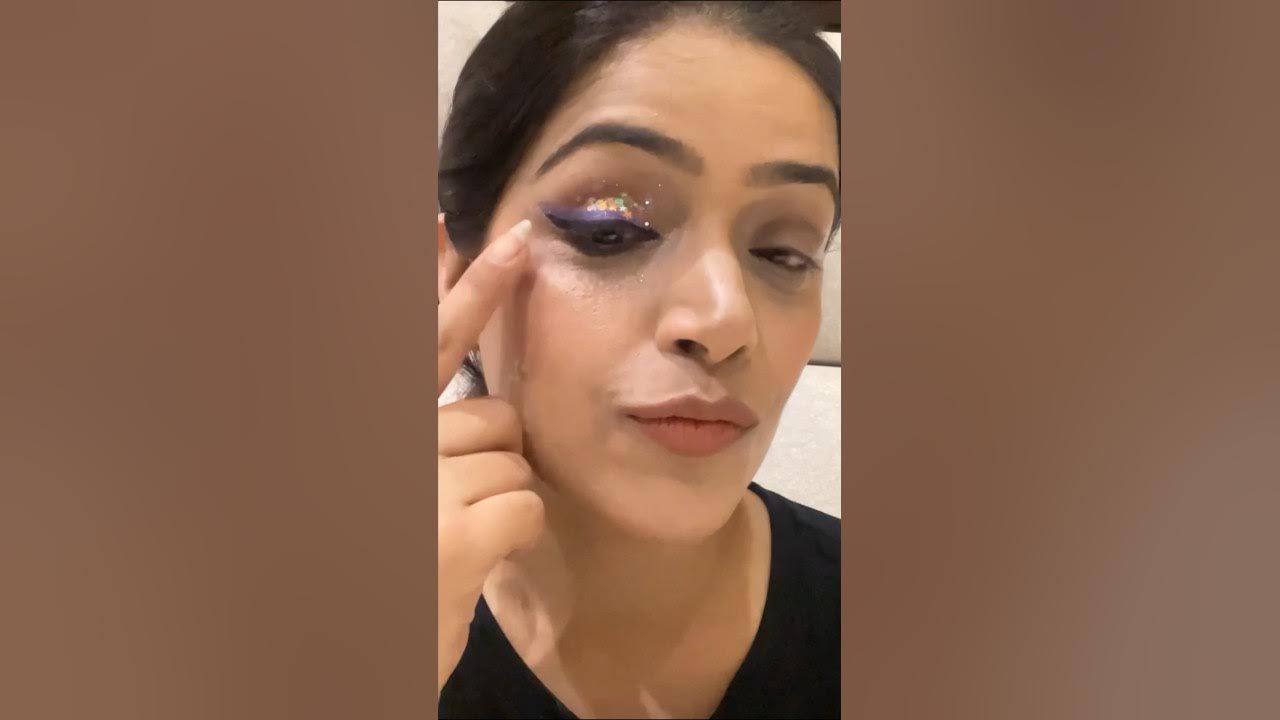 Glittery Fashion Eye Makeup Tutorial 😳 Shorts Ytshorts Fashionmakeup