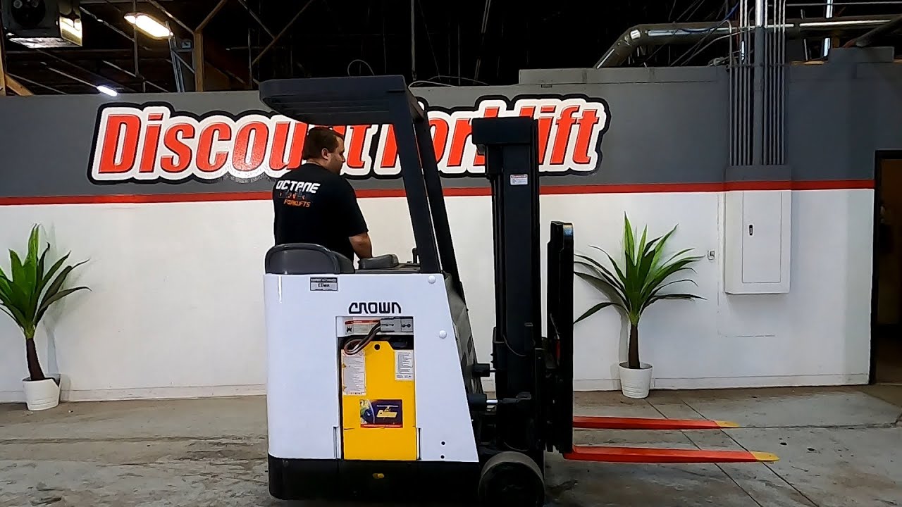 CROWN RC3020-30 3,000lb Electric #3121 - Docker for Sale - YouTube
