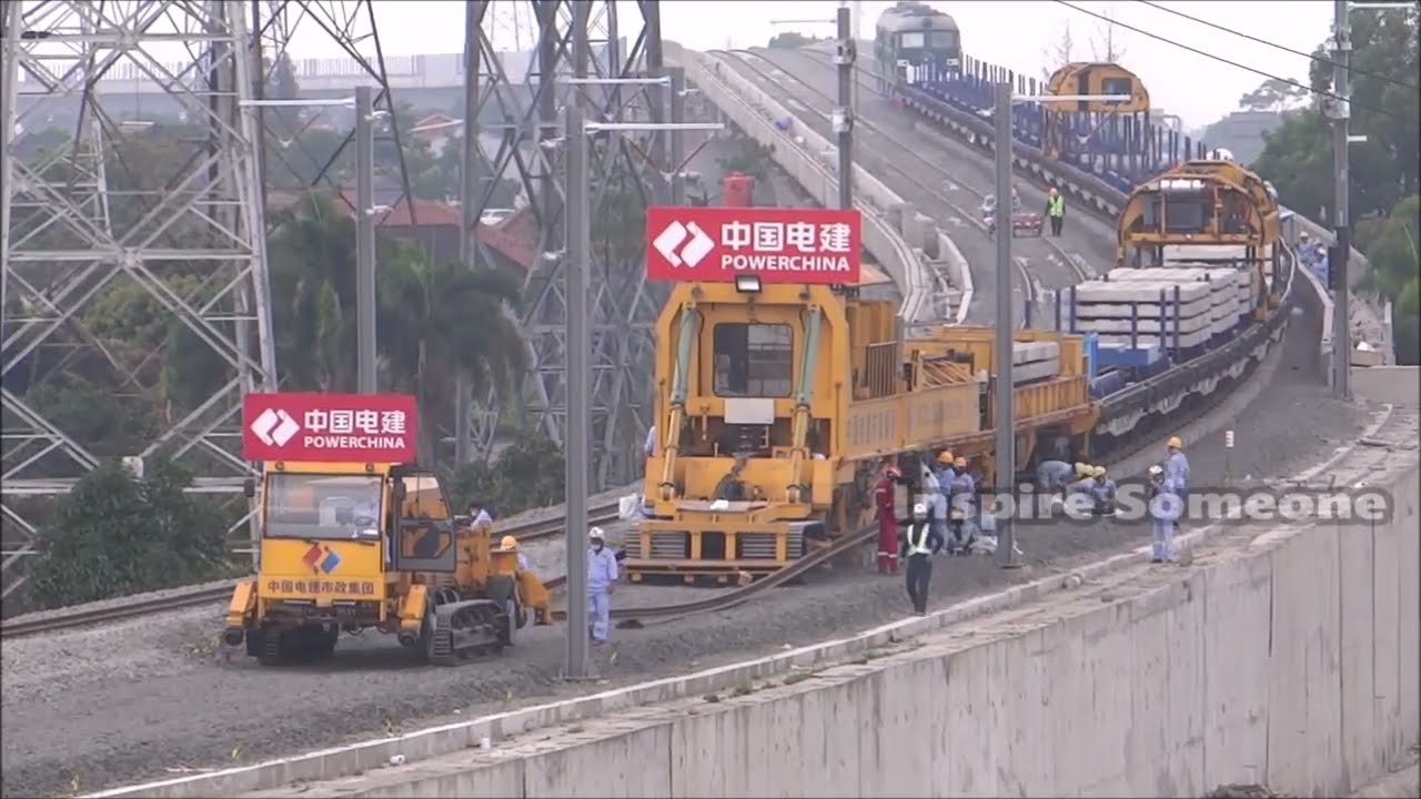 Proses Penarikan REL 500 Meter Oleh Rail Pulling Tractor - Kereta Cepat ...