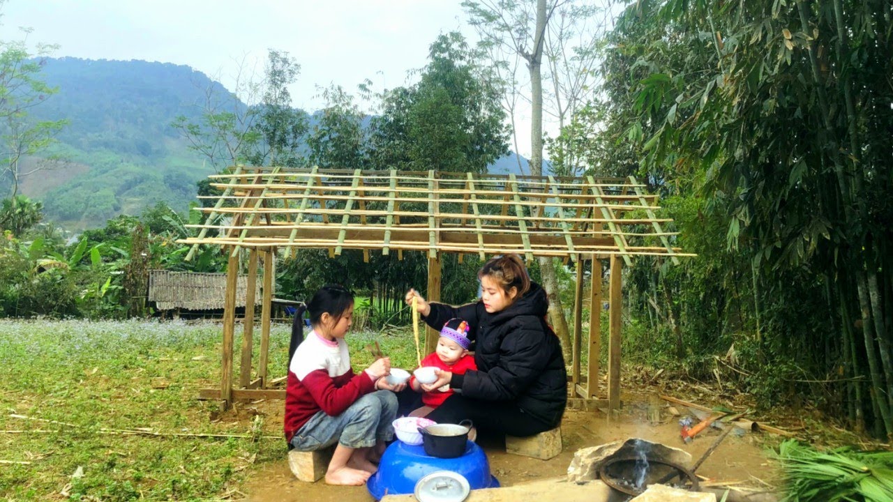 20 year old single mother - Raising children alone & Build a new life ...