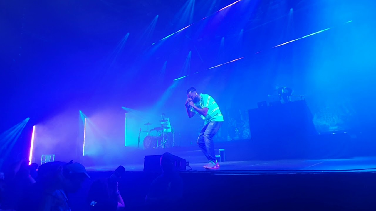 Disiz - Hiroshima (Concert Zenith Paris 20 04 19) - YouTube