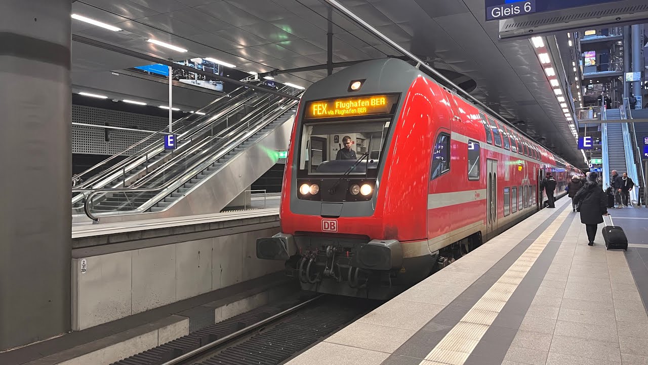 Flughafen-Express BER Ausfahrt aus Berlin Hbf - YouTube