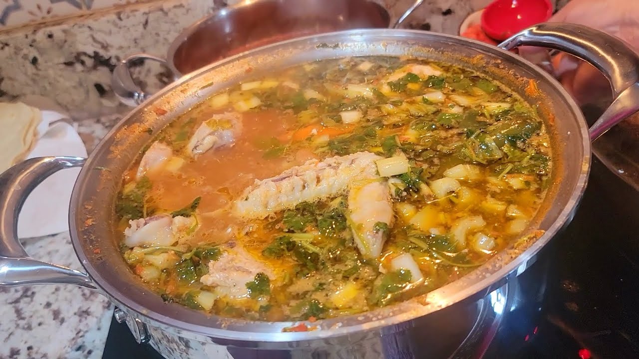 Rico consume de pollo acompanado con enchiladas Rojas ami estilo - YouTube