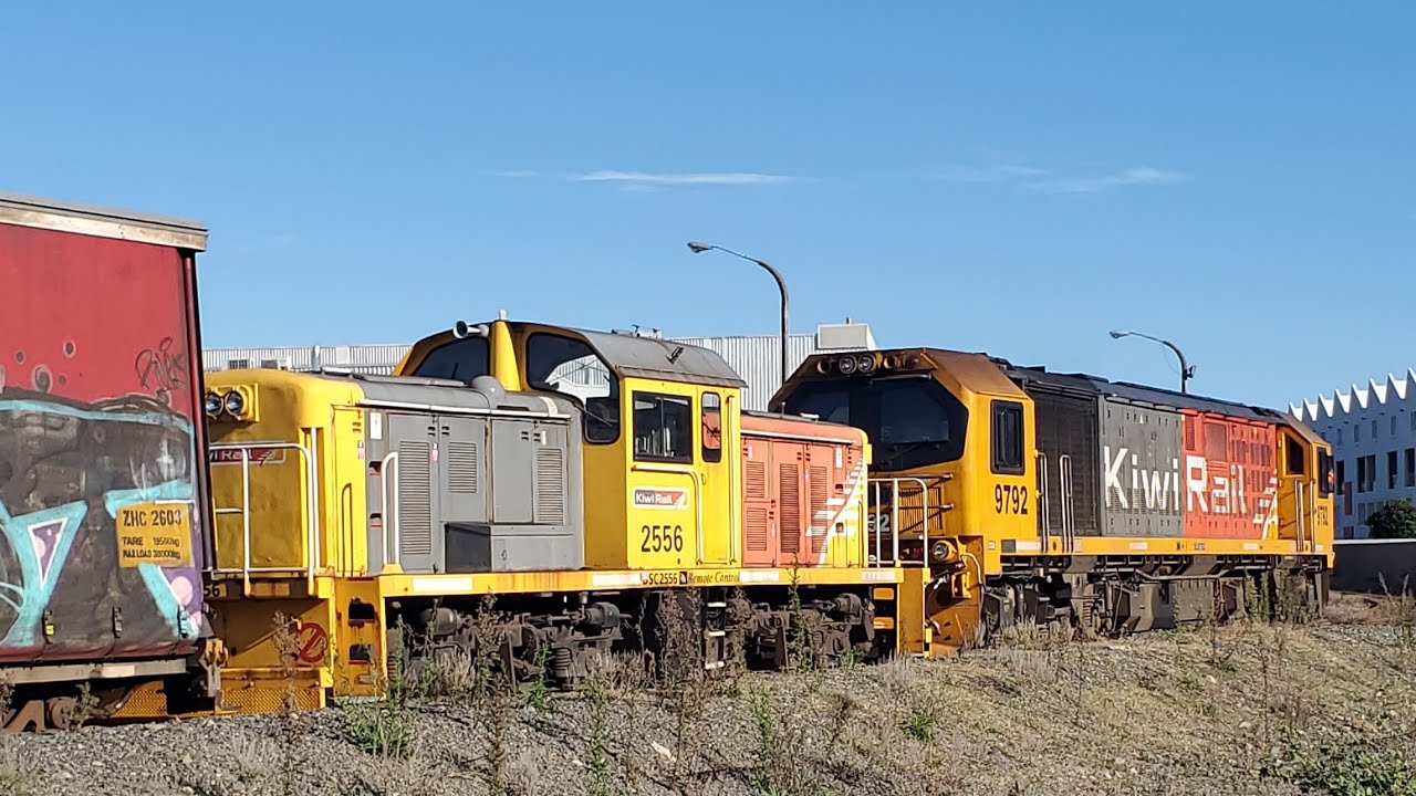 DL thrash around Napier - YouTube