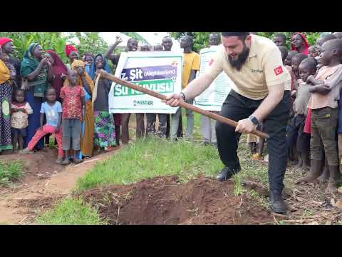 Çamurlu Sudan Temiz Hayata: Afrika'daki Çocukların Su Sevinci 💧