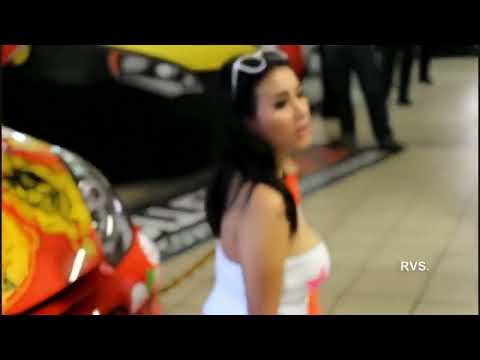 Cewek  montok tetenya Kemana mana