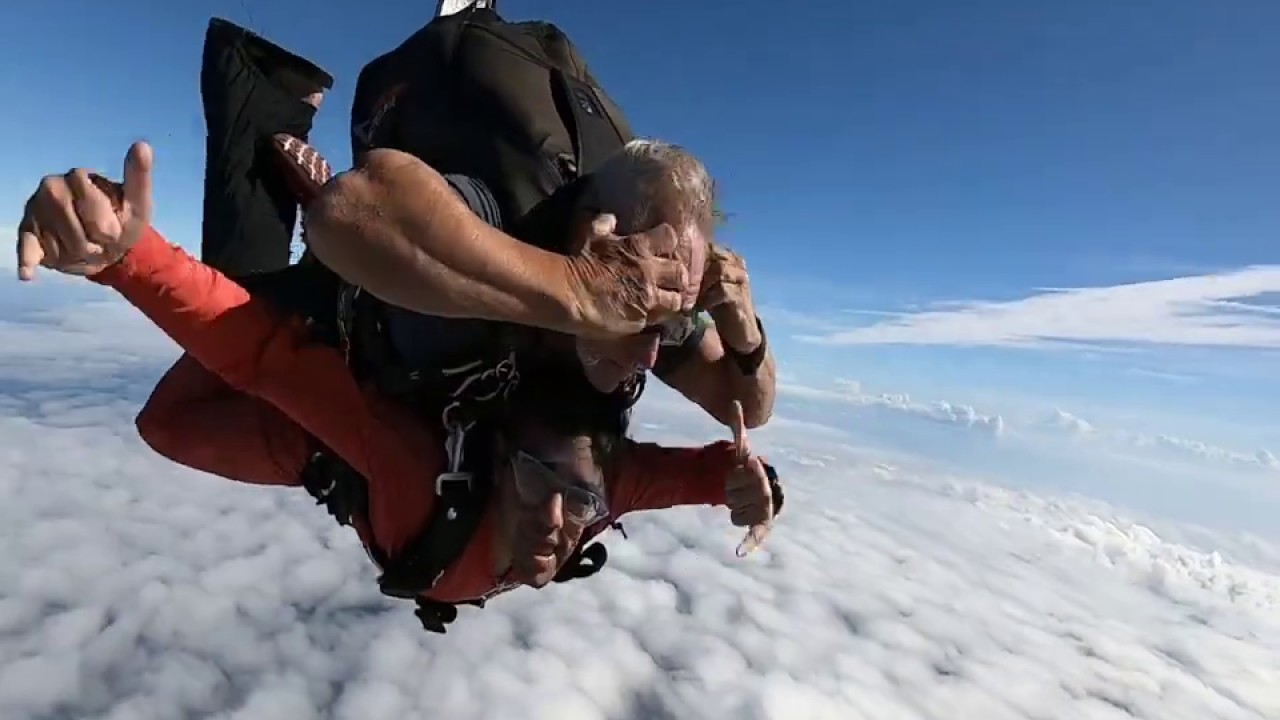 My First Time SkyDiving Part 2 (Jumping out a Plane!) - YouTube