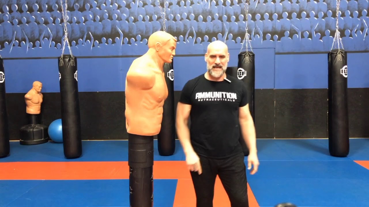 How to:Back hand someone in the face - YouTube