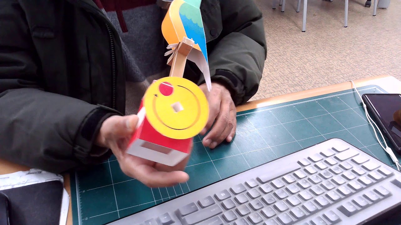 moving parrot - YouTube