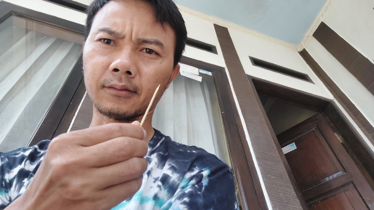 cara membetulkan senar raket putus hanya dengan tusuk gigi - YouTube