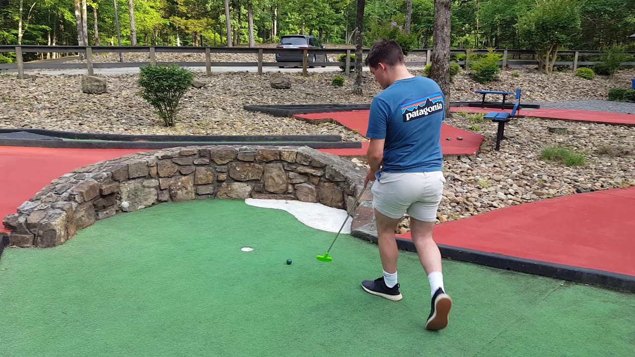 FAMILY MINI GOLF CHAMPIONSHIP - YouTube