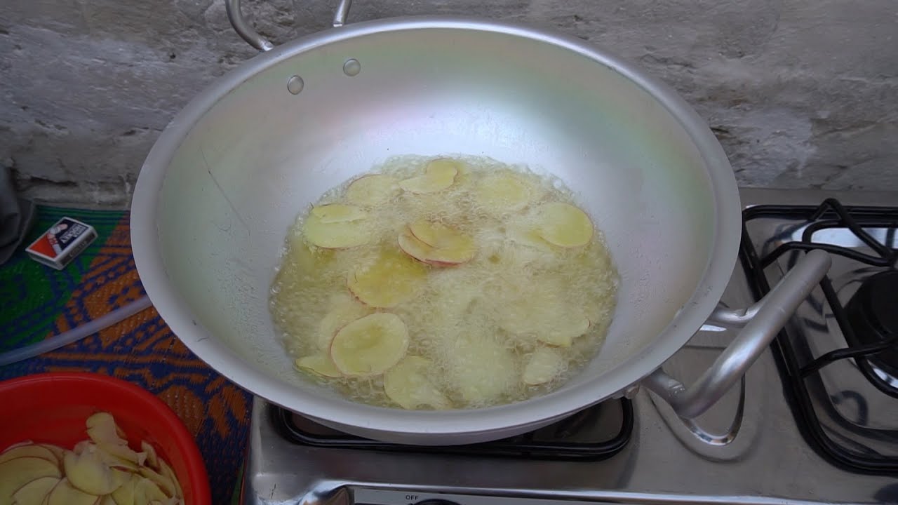 Crispy Potato Wafers | How To Make Potato Chips in Pakistani Village ...