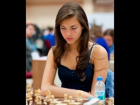 Chess Olympiad  Istanbul 2012: Alexandra Botez vs Maria Paula De Mey
