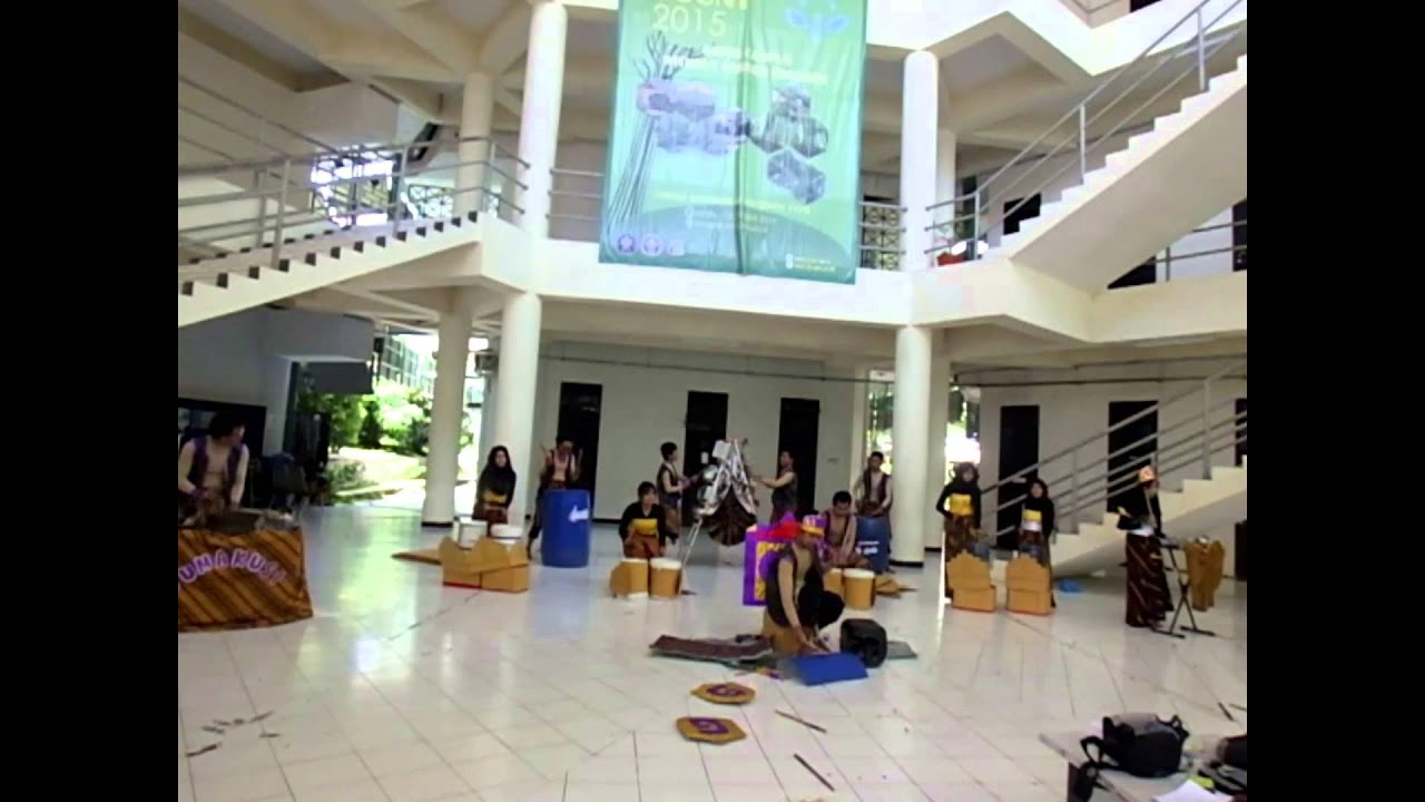 Gumakusi Percussion - IAC 2015 (Roro Jonggrang) - YouTube
