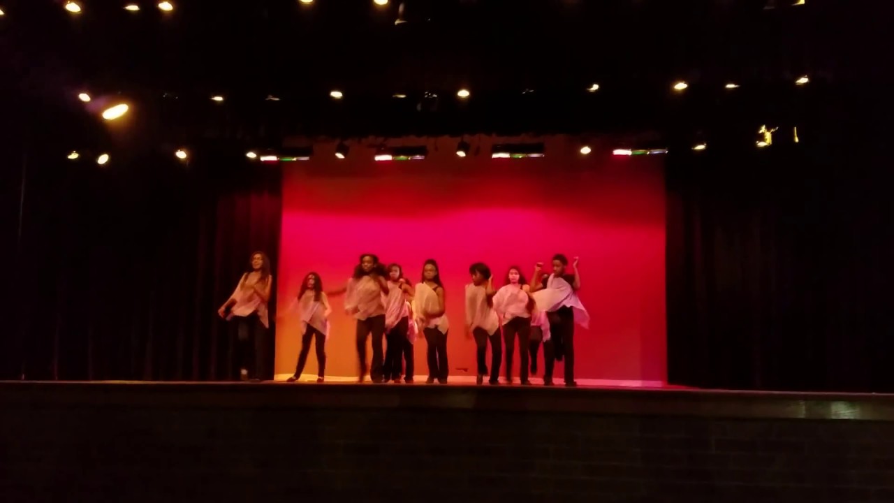Decker Middle School dancing at Manor HS Event - YouTube