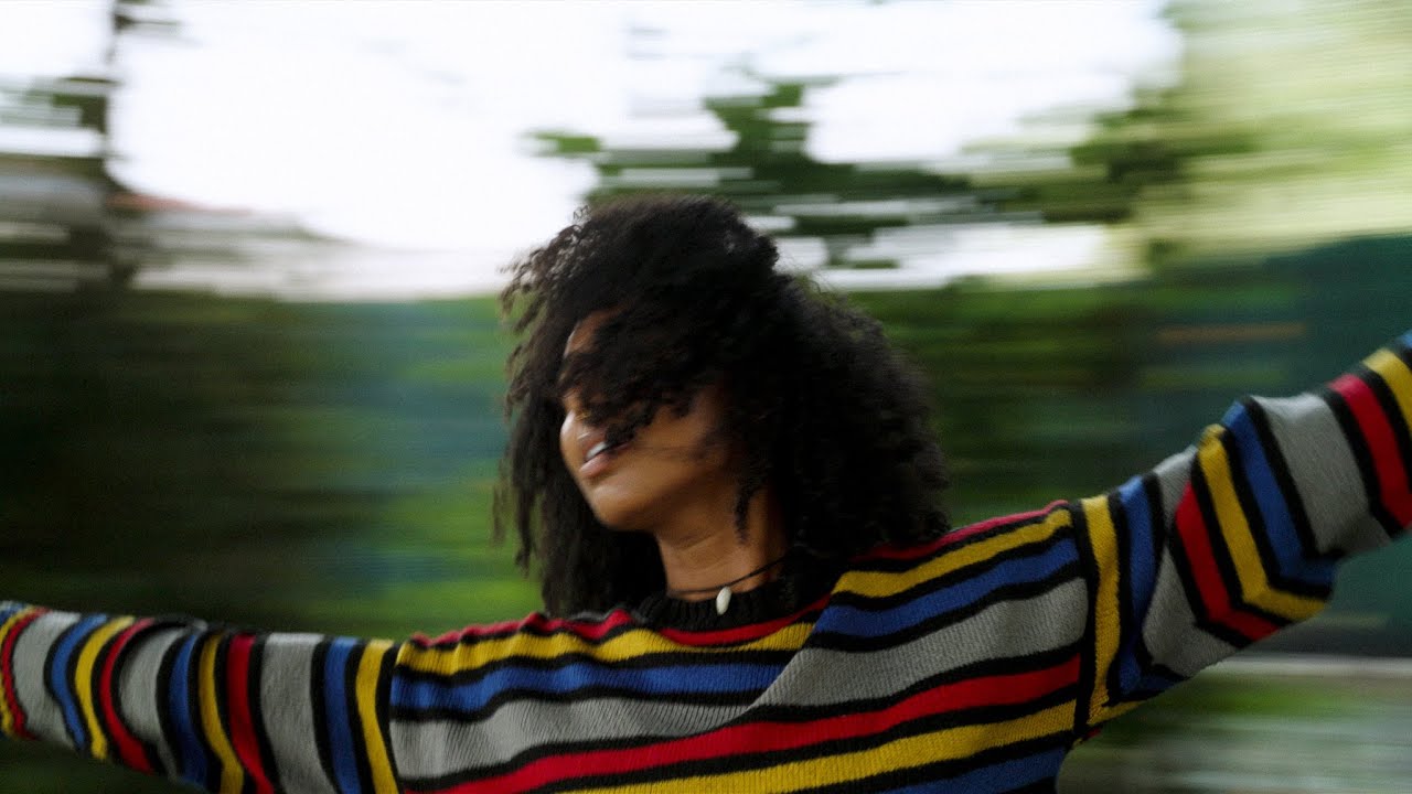 Abi Ocia - sliding doors (Official Visualiser) - YouTube