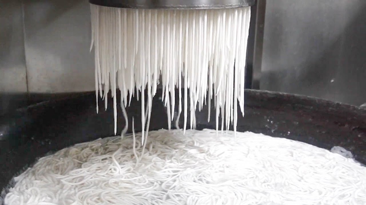Thick Rice Noodles Making(Silver needle noodles) - Taiwanese Street ...