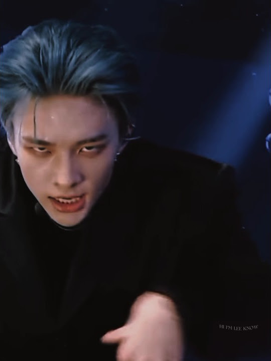 Fake eyes open...😉 #felix #hyunjin #leeknow #straykids #skz - YouTube