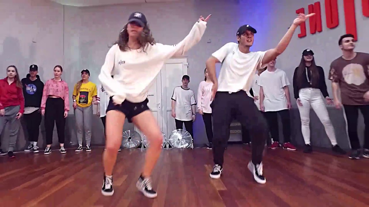 Push Back dance mirror - YouTube