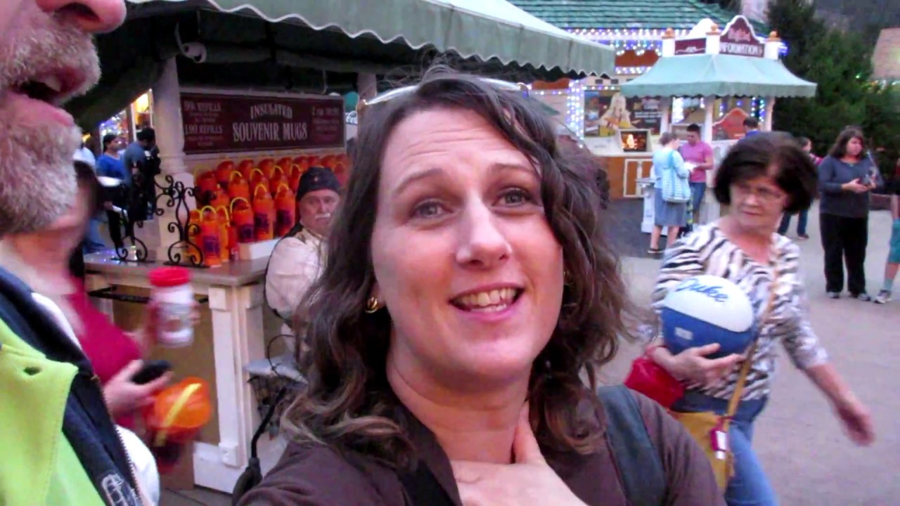 Celebrating the Holidays DOLLYWOOD Theme Park - YouTube