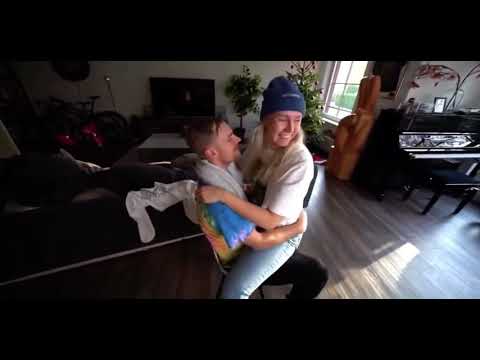 MYRON GEEFT ENZO EEN LAPDANCE!