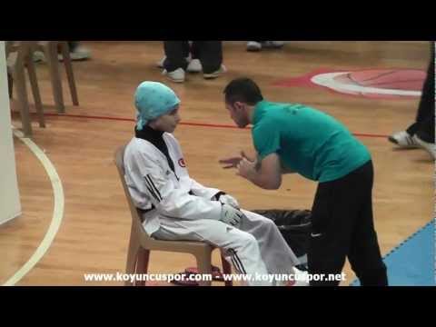 49kg Final Feyza Nur Saka vs Merve Merhamet (2013 Turkish Senyor TKD Championships)