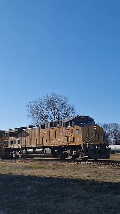 UP 9790 C44ACM Leads MSSAL - YouTube