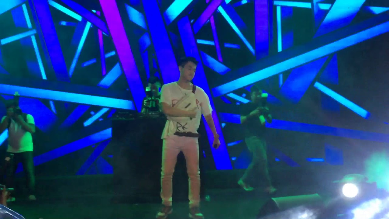 Sơn Tùng M-TP Intro rap and Chúng Ta Không Thuộc Về Nhau COCOBAY Đà ...