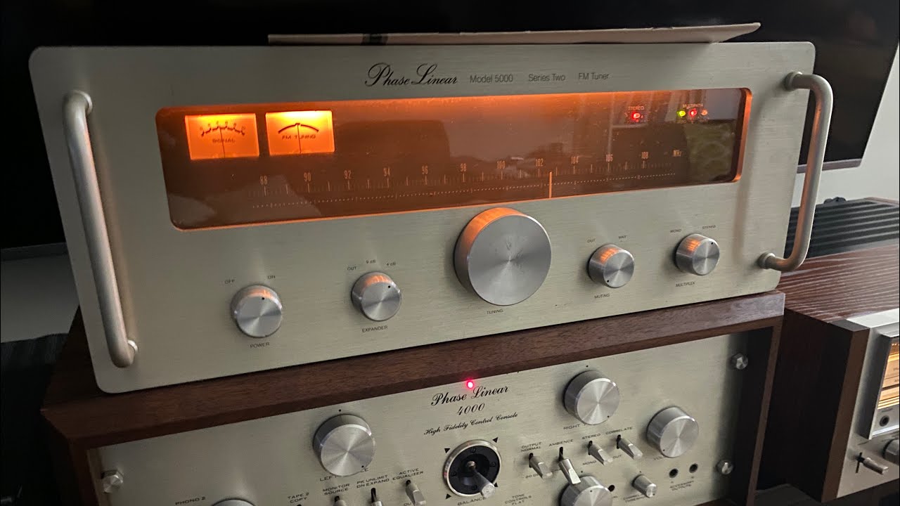 Under the hood of Phase Linear 5000 Tuner #tuner #vintagestereo - YouTube