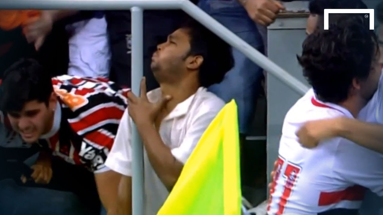 Epic Fail! Fan smashes face during celebrations - YouTube