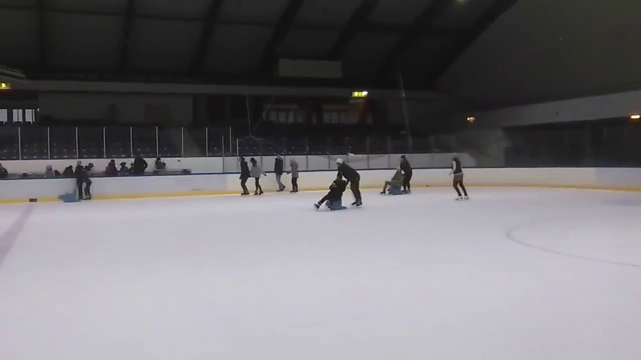 Ice skating in bergen - YouTube