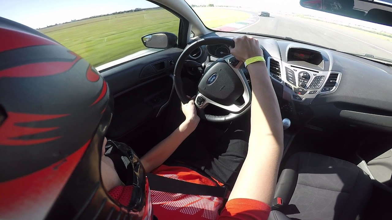 Ford Fiesta vs. Nissan 300zx On board / Track day - YouTube