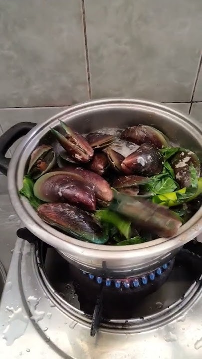 Tinolang tahong,simpleng ulam,low budget pinoy food - YouTube