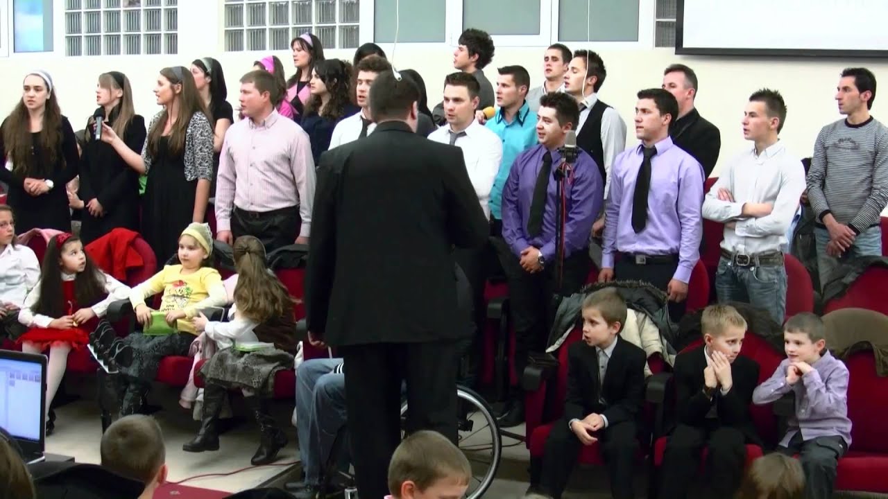 tinerii bisericii Agape atena - Suntem trecatori - YouTube