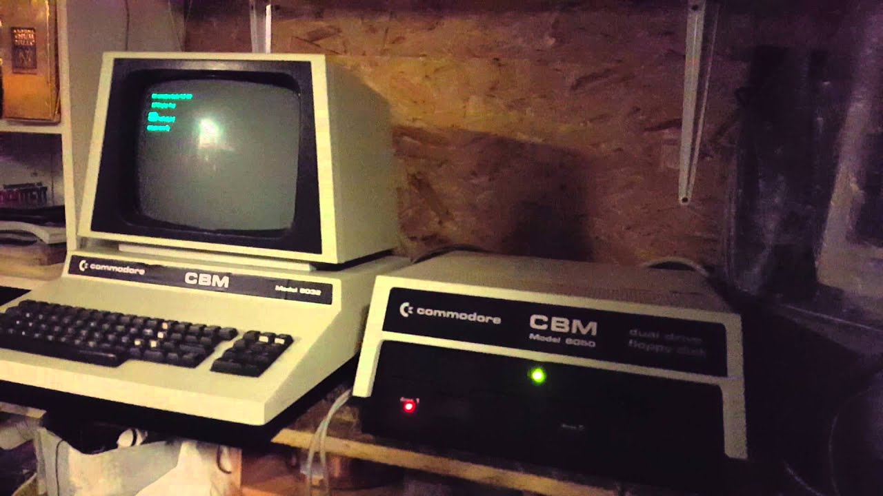 Commodore CBM 8050 - test formating floppy disk - YouTube