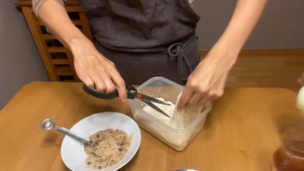 korean street food ! sourdough ho-dduck 사워도우 호떡 - YouTube