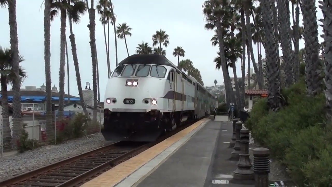 SCAX 902 Leads Metrolink Train 600 South through San Clemente, CA (Pier ...