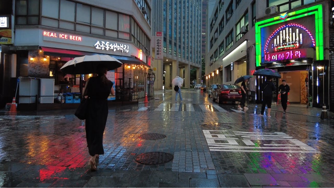 [4K] rain falling vibe walking in the rain Seoul Korea in the evening - YouTube