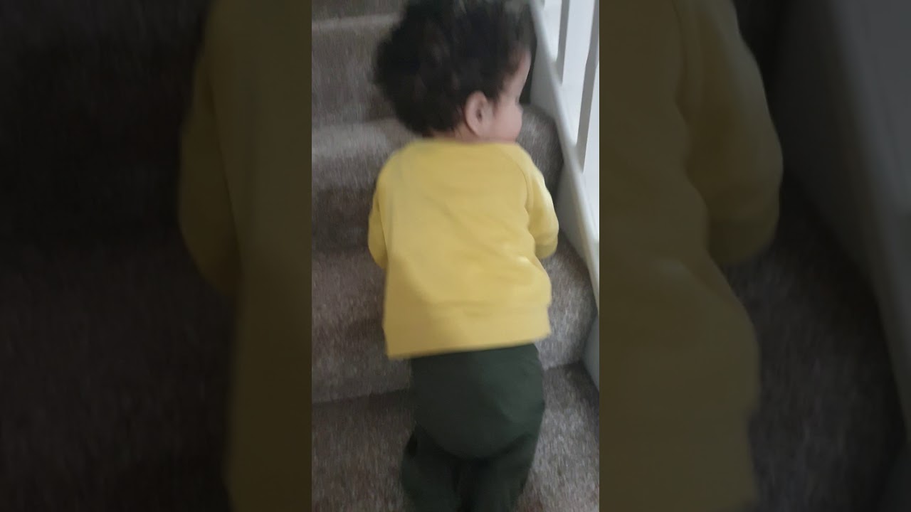 How to Teach a Baby to Safely go up Stairs by Crawling - YouTube