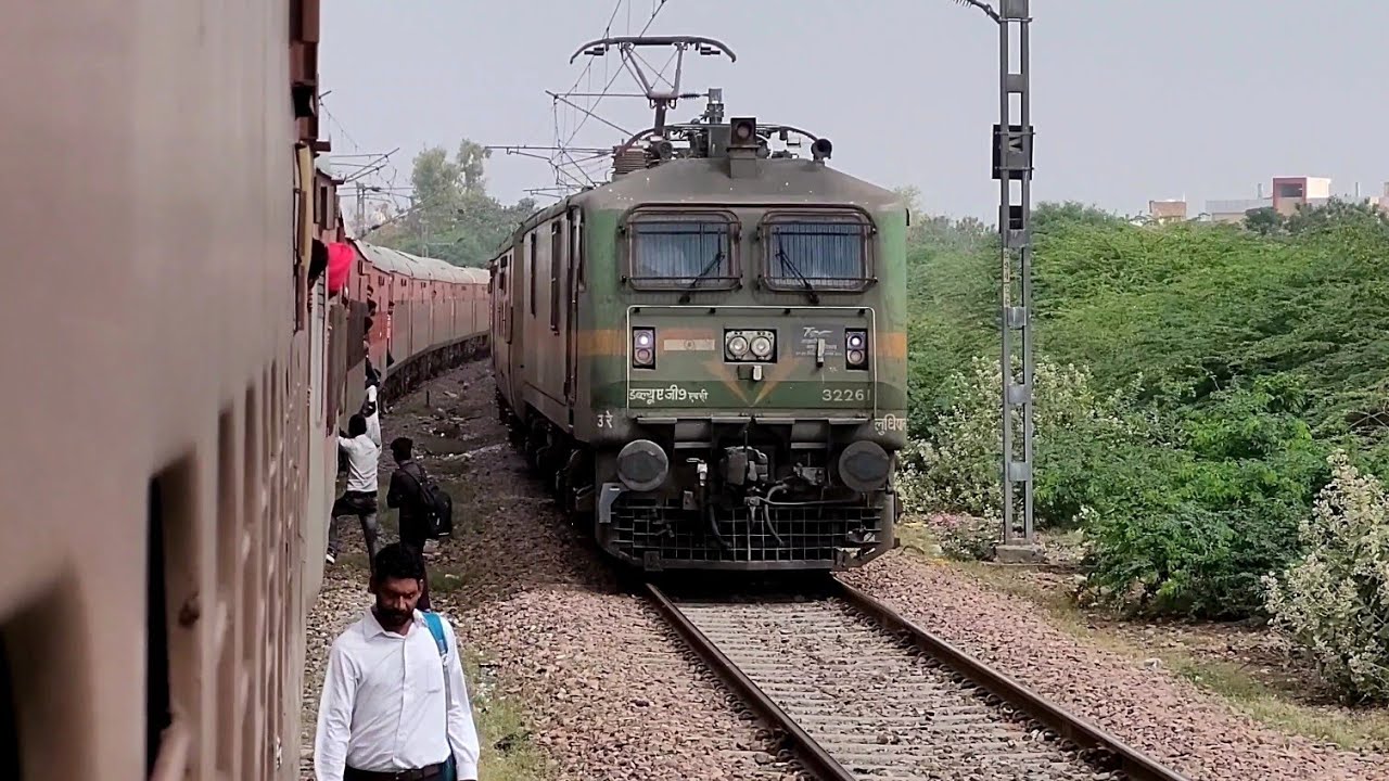 Beautiful Curve Trains Crossing Videos | ICF LHB Train | Punjab Mail ...