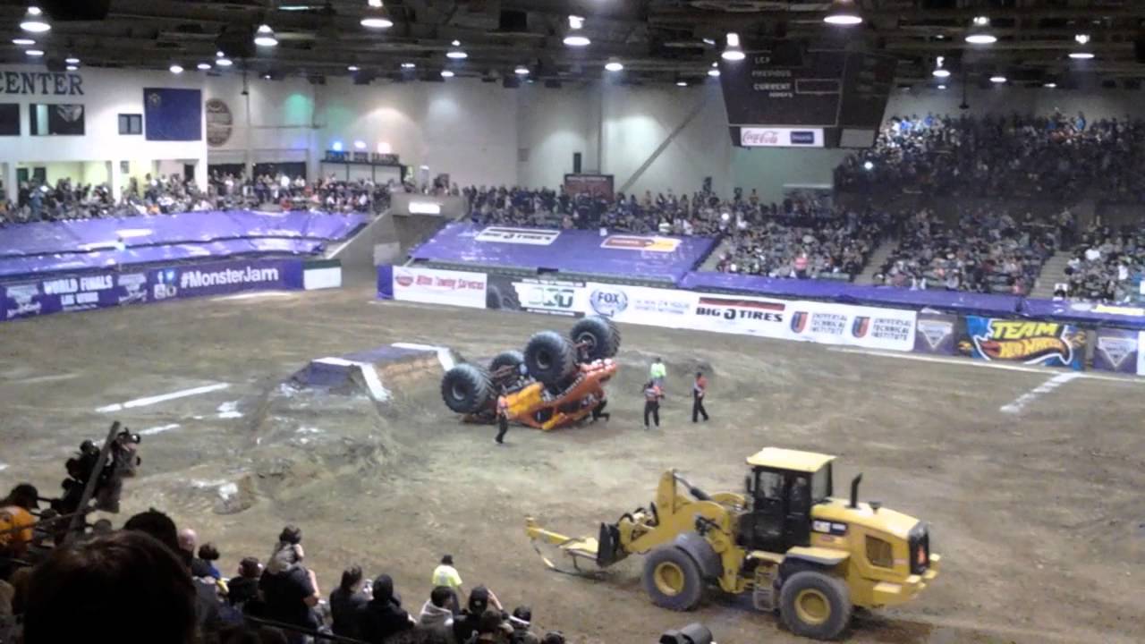 MONSTER JAM FREESTYLE RENO NV 2015 - YouTube