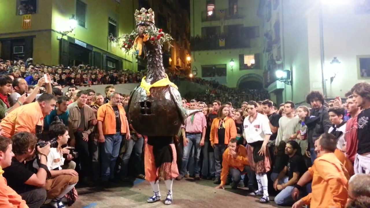 Patum de Berga 2013 - El ball de l'Àliga - YouTube