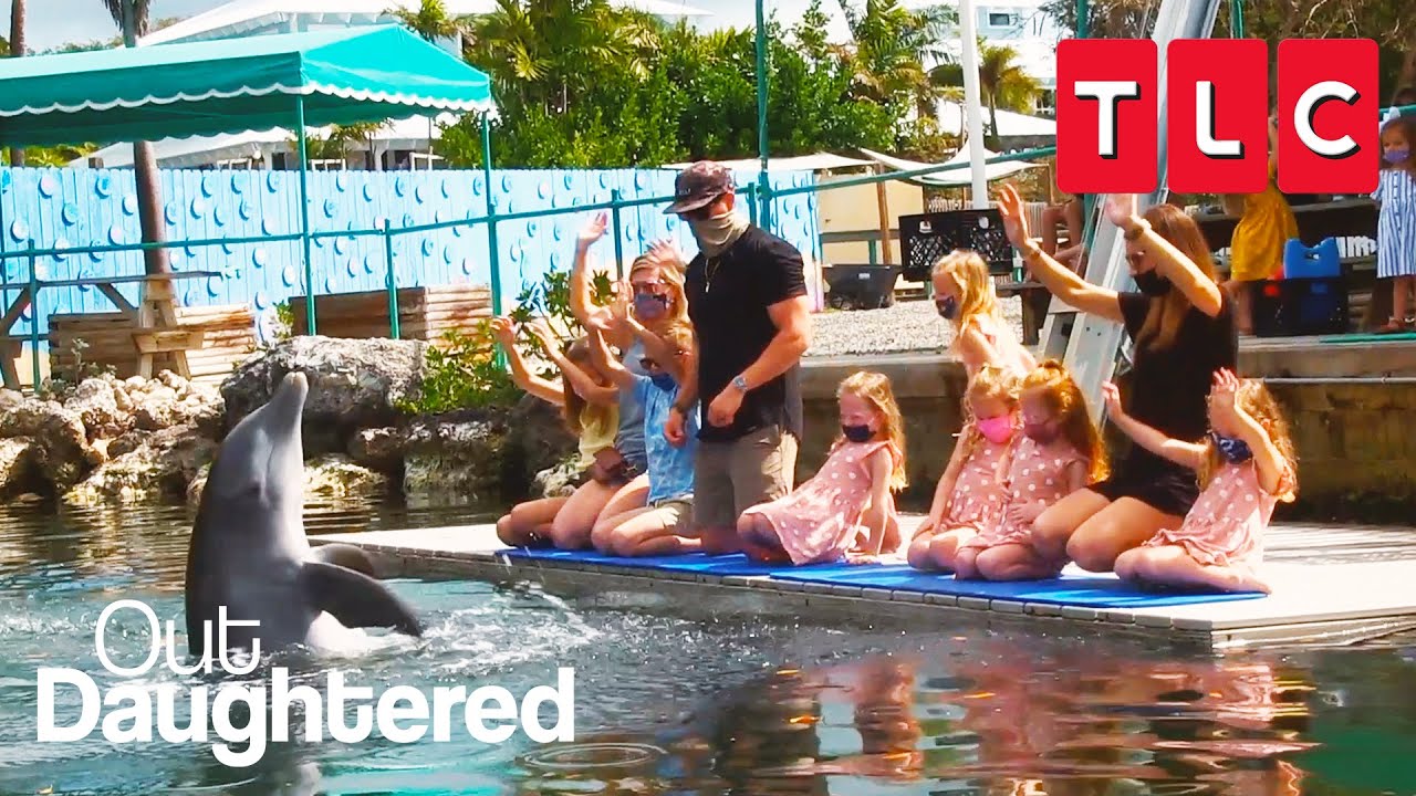 Beach Vacation with the Busbys | OutDaughtered | TLC - YouTube