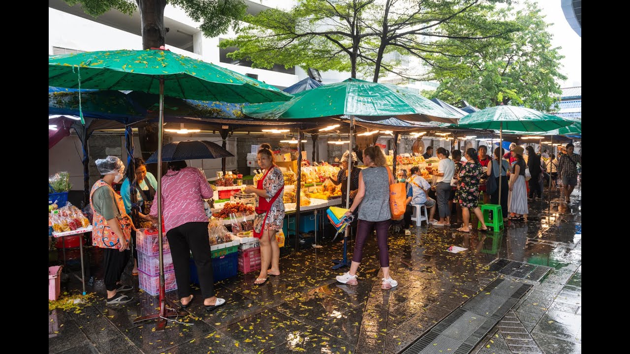 [4K] "Shrinakharinwirot Flea Market" food and shopping destination on ...
