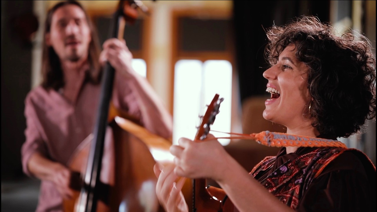 Oaio - Du Singe (Acoustic Trio Session) - YouTube