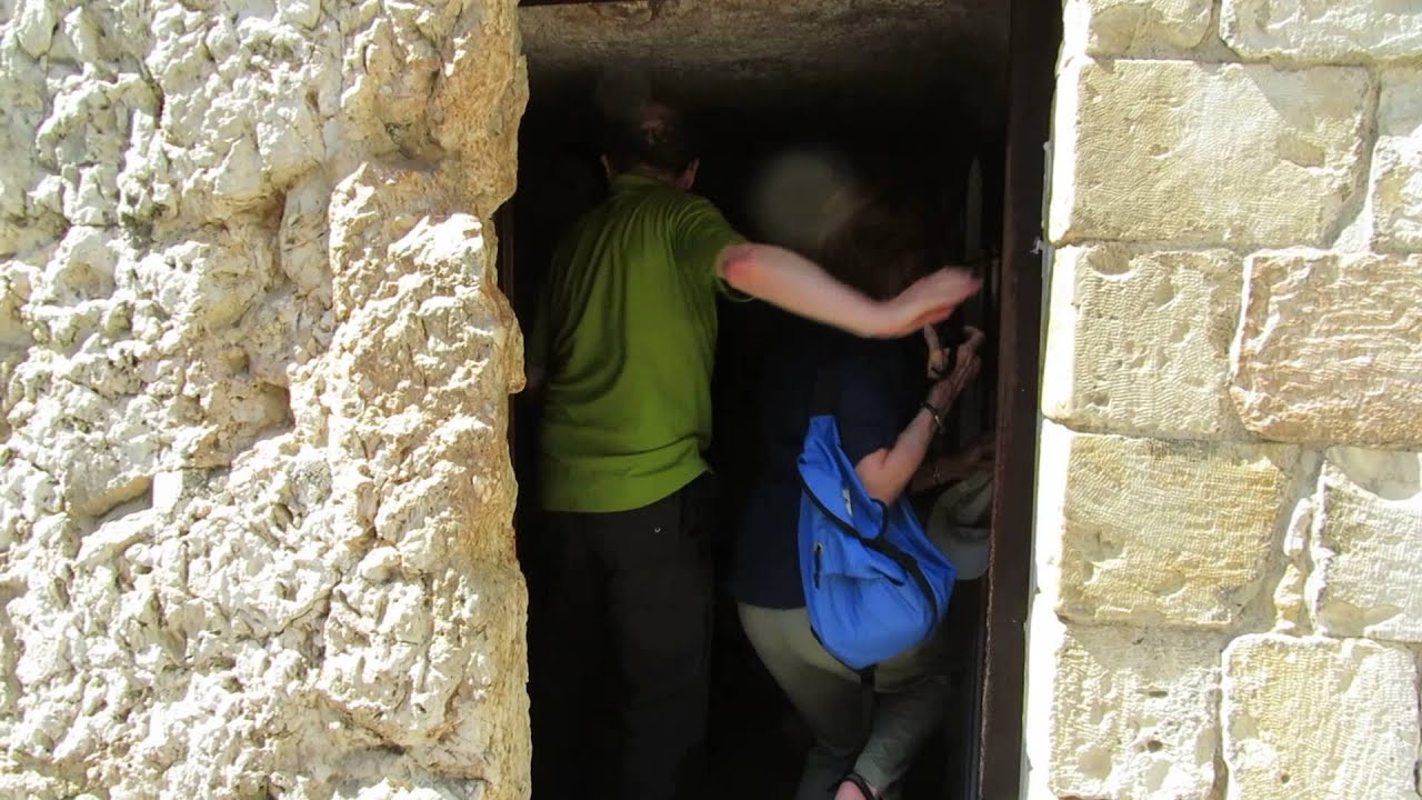 The Garden Tomb (Skull Hill Gordon's Calvary) Jerusalem - The tomb of ...