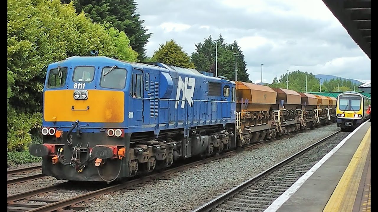 NIR 111 class No. 8111 + NIR Ballast Hoppers - Dundalk Station, Co ...