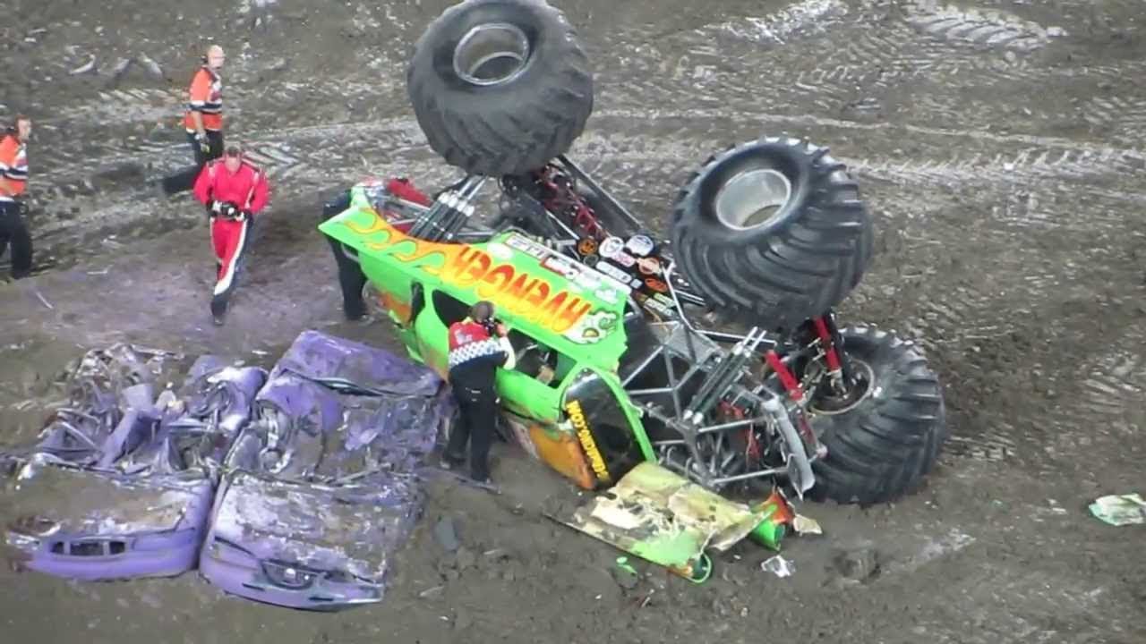 Top 5 Freak Accidents at Monster Truck Shows - YouTube