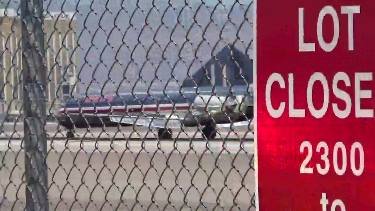 American Airlines MD-83 (N566AA) arrives at Las Vegas - YouTube